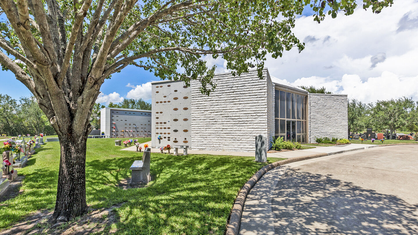 Earthman Memory Gardens Cemetery | Cemetery| Dignity Memorial