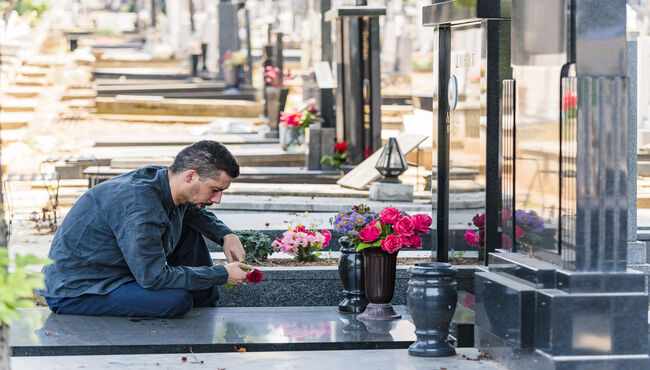 How To Visit a Cemetery | Tips & Cemetery Etiquette